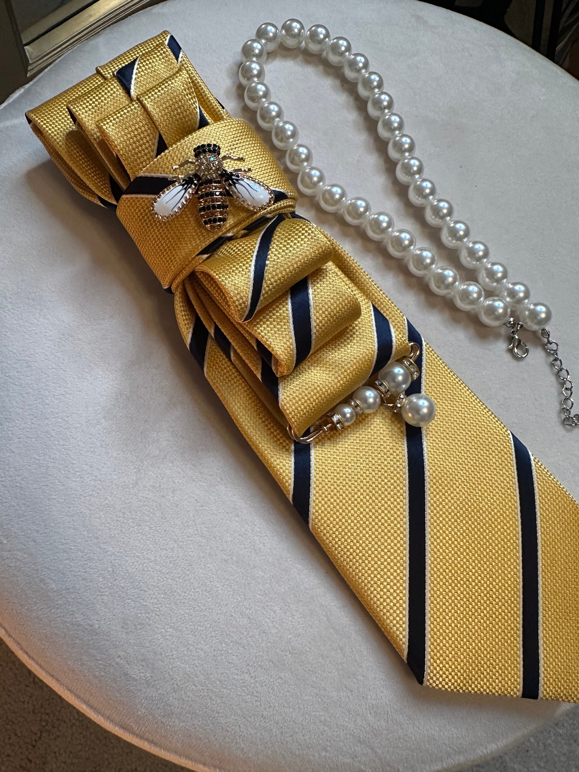 Regal Bee Affair – Styles_ByVG